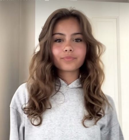 Alba V, Pige, 12 år, Model, Skuespiller, Statist, Mårslet