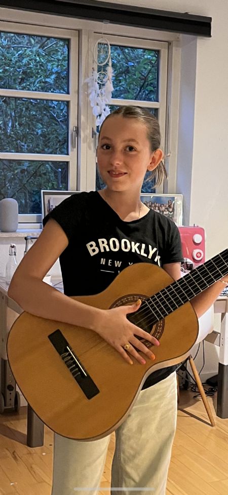 Esther L, Pige, 12 år, Skuespiller, Sanger, Danser, Odder