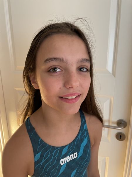 Flora V, Pige, 12 år, Model, Skuespiller, Statist