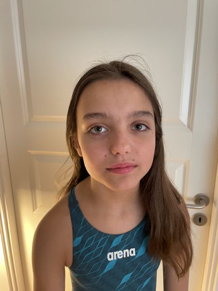 Flora V, Pige, 12 år, Model, Skuespiller, Statist