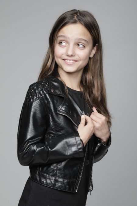 Flora V, Pige, 12 år, Model, Skuespiller, Statist