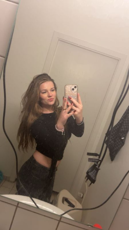 Aya T, Kvinde, 17 år, Skuespiller, Statist, Sjælland